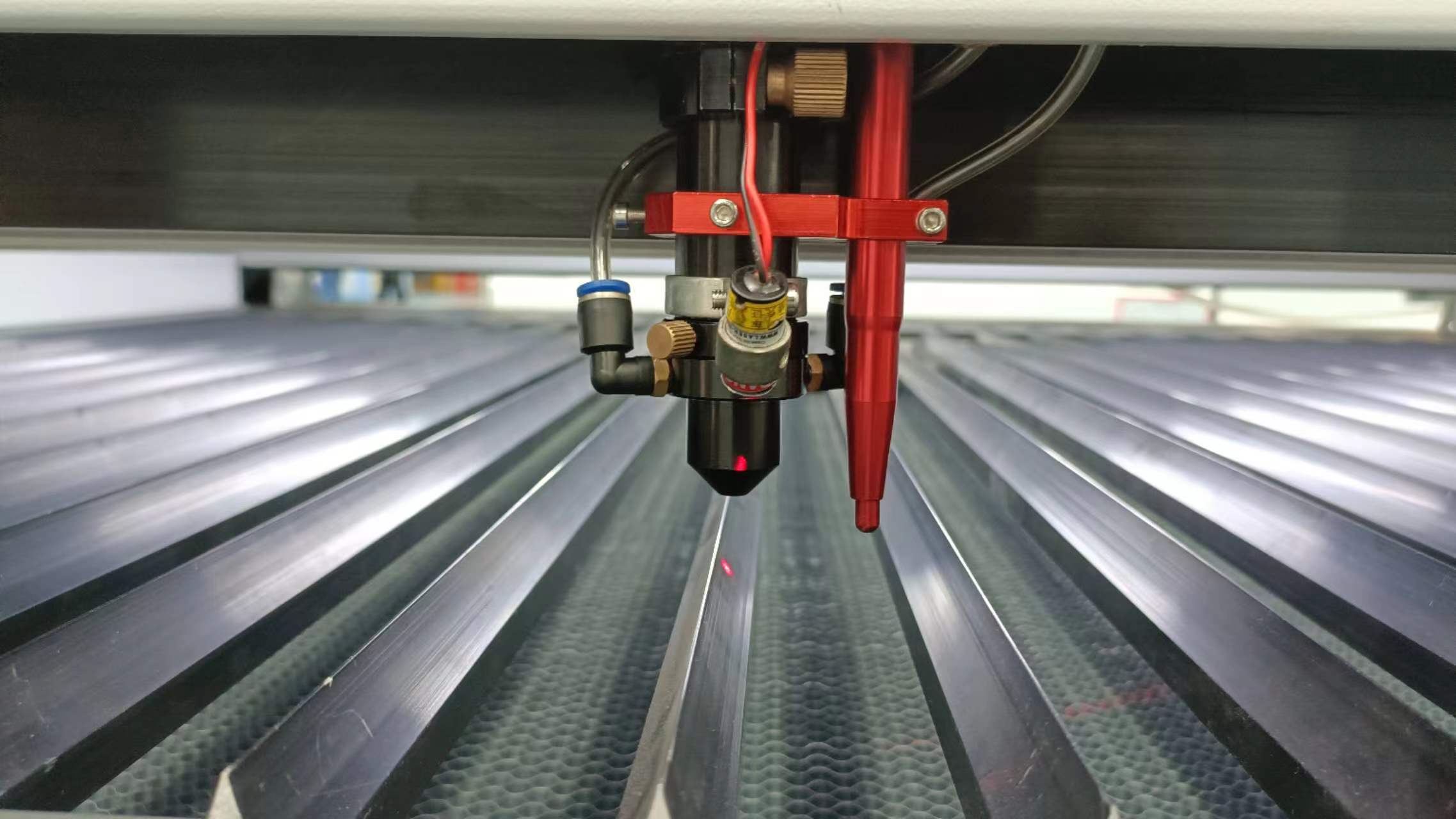Y1390I Advanced CO2 Laser Engraving & Cutting Machine - Buy co2 laser ...